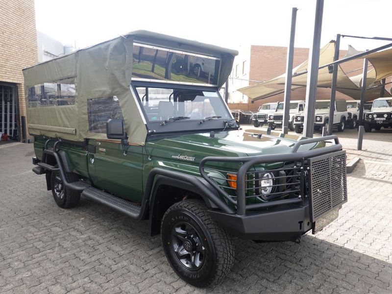 Used Toyota Land Cruiser 79 Game Viewer 4.2D for sale in Gauteng - Cars ...