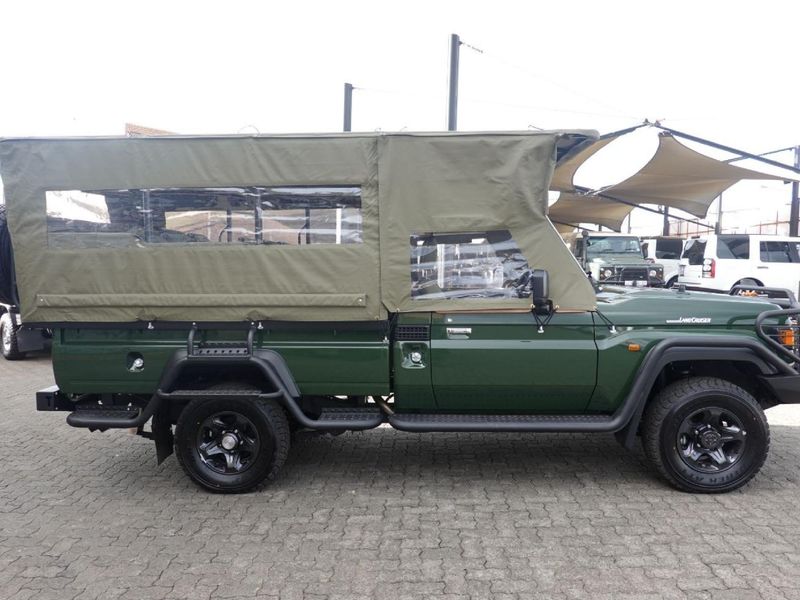 Used Toyota Land Cruiser 79 Game Viewer 4.2D for sale in Gauteng - Cars ...