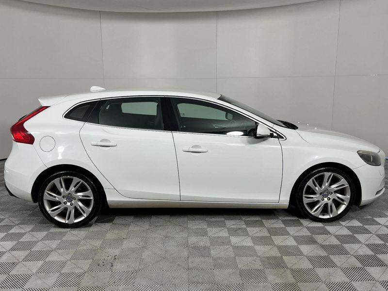 Used Volvo V40 T4 Elite Auto for sale in Mpumalanga - Cars.co.za (ID ...