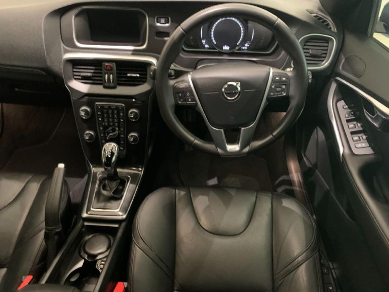 Used Volvo V40 T2 Momentum Auto for sale in Gauteng - Cars.co.za (ID::10285908)