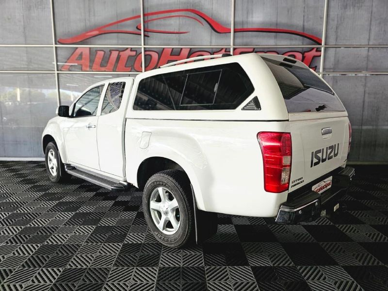 Used Isuzu KB 300 D-Teq LX Auto Extended Cab for sale in Western Cape ...