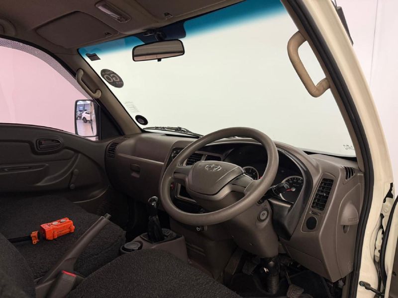 Used Hyundai H100 Bakkie 2.6D Tipper for sale in Western Cape - Cars.co ...