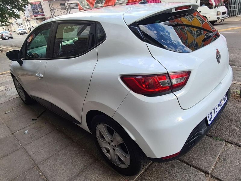 Used Renault Clio IV 900T Expression 5-dr (66kW) for sale in Gauteng ...