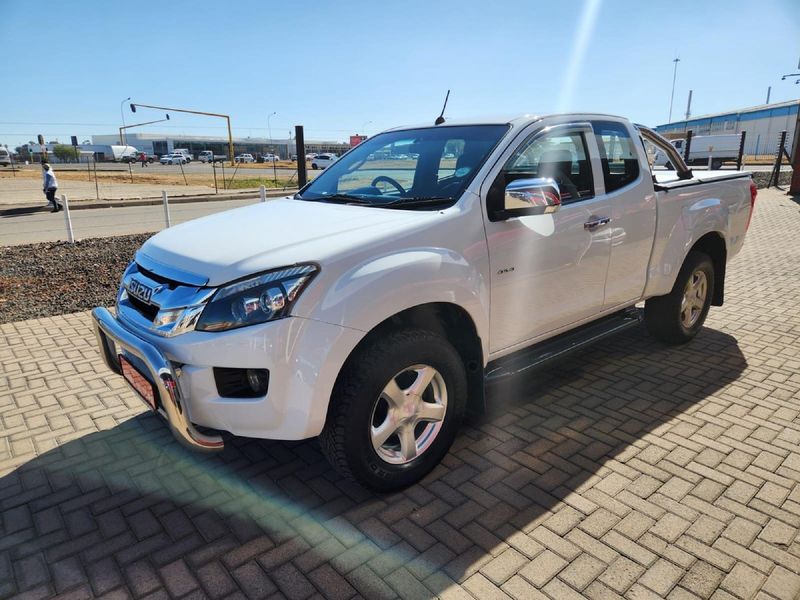 Used Isuzu KB 300 D-Teq LX Extended Cab for sale in Gauteng - Cars.co ...