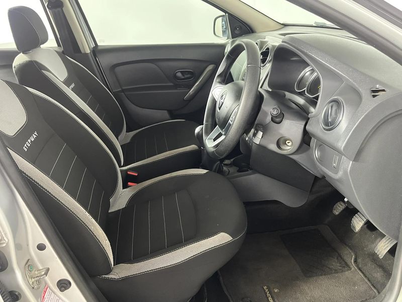 Used Renault Sandero 900T Expression for sale in Kwazulu Natal - Cars ...