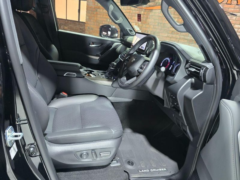 Used Toyota Land Cruiser 300 V6 3.3D ZX for sale in Mpumalanga - Cars ...