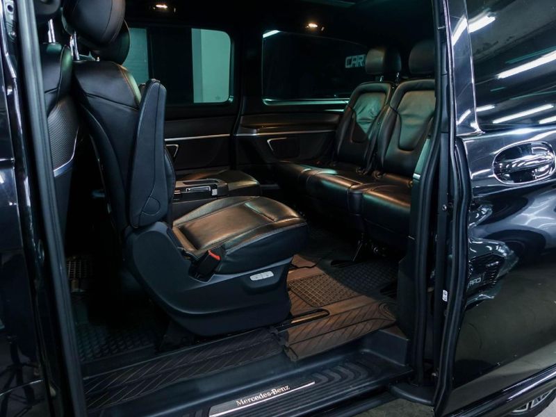 Used Mercedes-Benz V-Class V 300d Avantgarde AMG Line for sale in ...