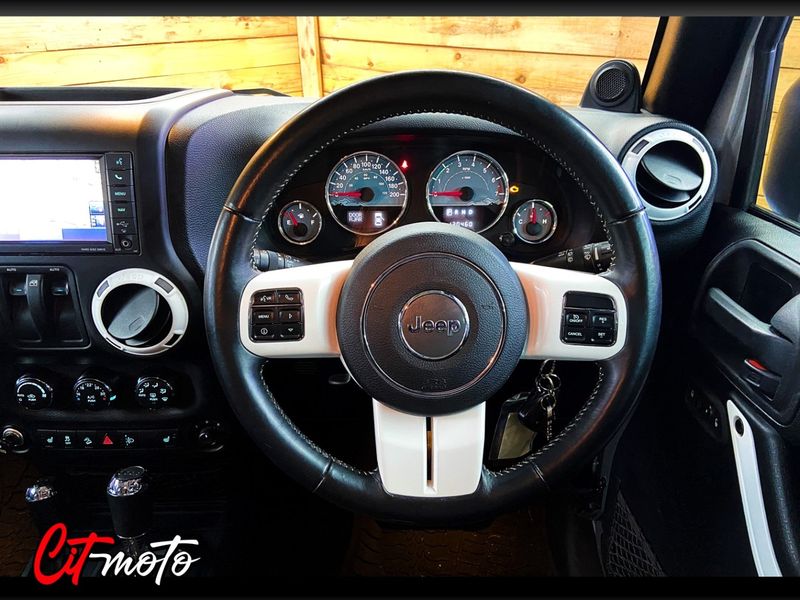 Used Jeep Wrangler 3.6 V6 Sahara 2-dr Auto for sale in Gauteng - Cars ...