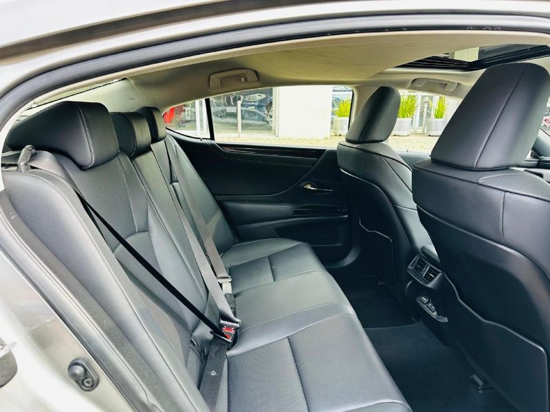 Used Lexus ES 250 EX for sale in Gauteng - Cars.co.za (ID::10409499)