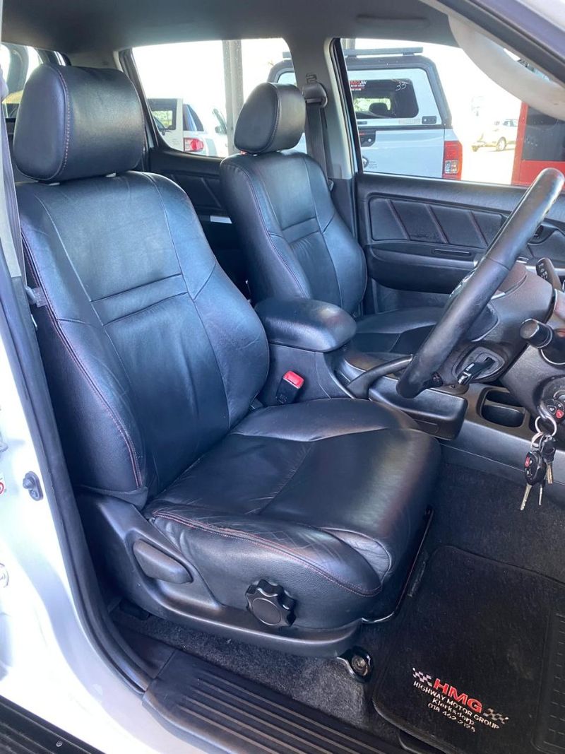 Used Toyota Hilux 4.0 V6 Dakar Raised Body Auto Double Cab for sale in ...