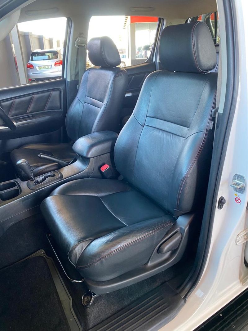 Used Toyota Hilux 4.0 V6 Dakar Raised Body Auto Double Cab for sale in ...