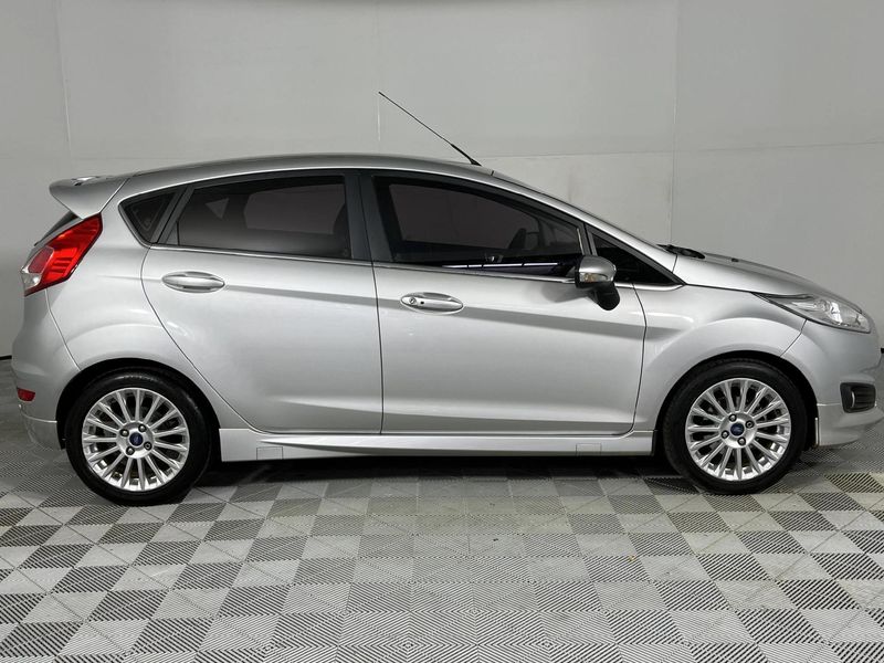 Used Ford Fiesta 1.0 EcoBoost Titanium 5-dr for sale in Gauteng - Cars ...