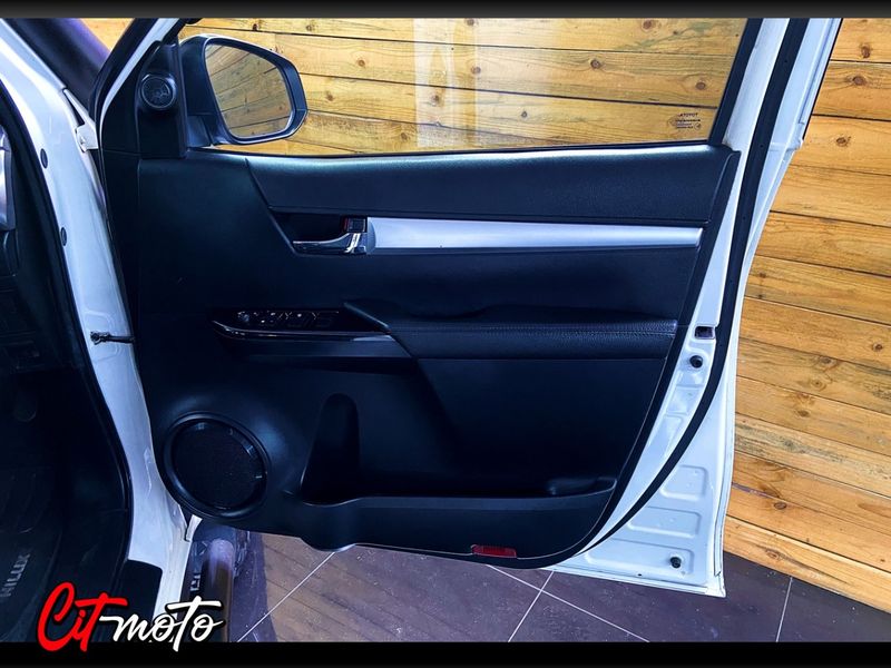 Used Toyota Hilux 4.0 V6 Raider 4x4 Auto Double-Cab for sale in Gauteng ...