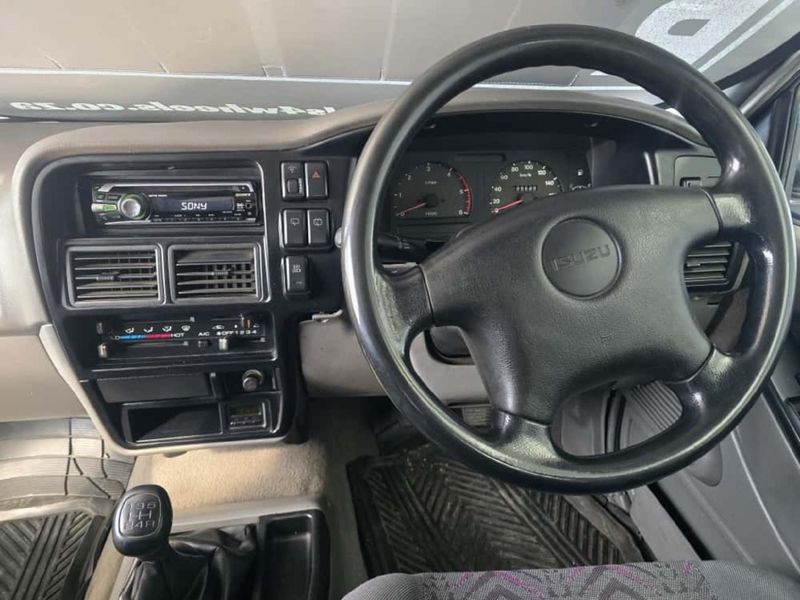 Used Isuzu Frontier 280 DT LE for sale in Western Cape - Cars.co.za (ID ...
