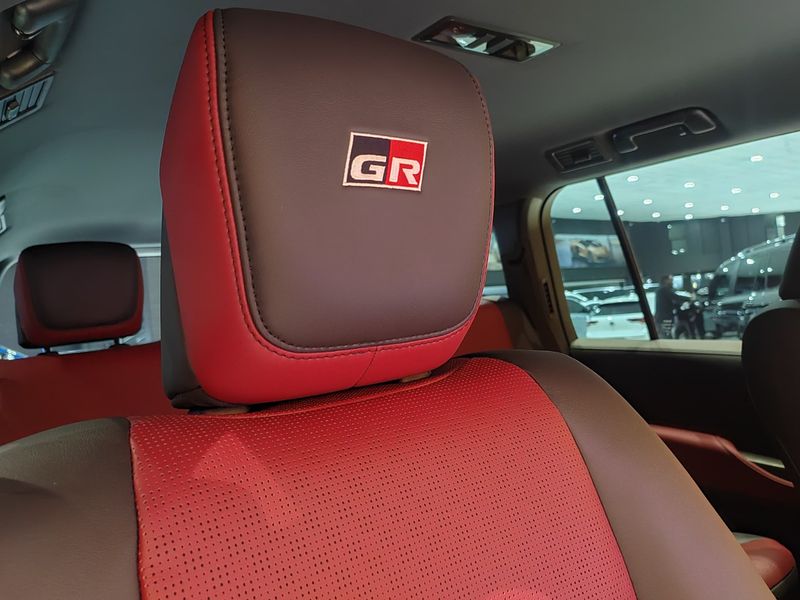 Used Toyota Land Cruiser 300 V6 3.3D GR-S for sale in Gauteng - Cars.co ...