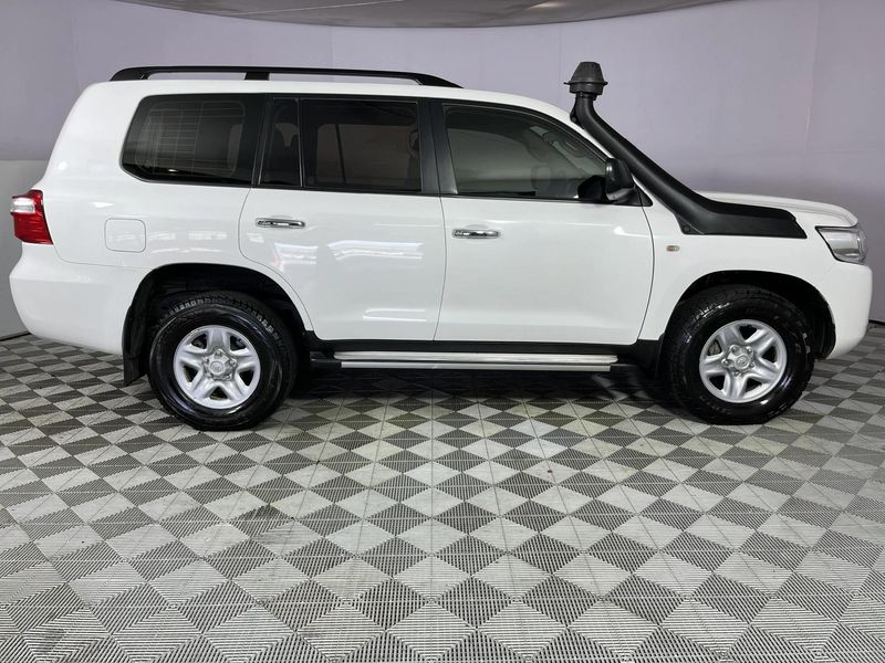 Used Toyota Land Cruiser 200 4.5 D V8 GX Auto for sale in Western Cape ...