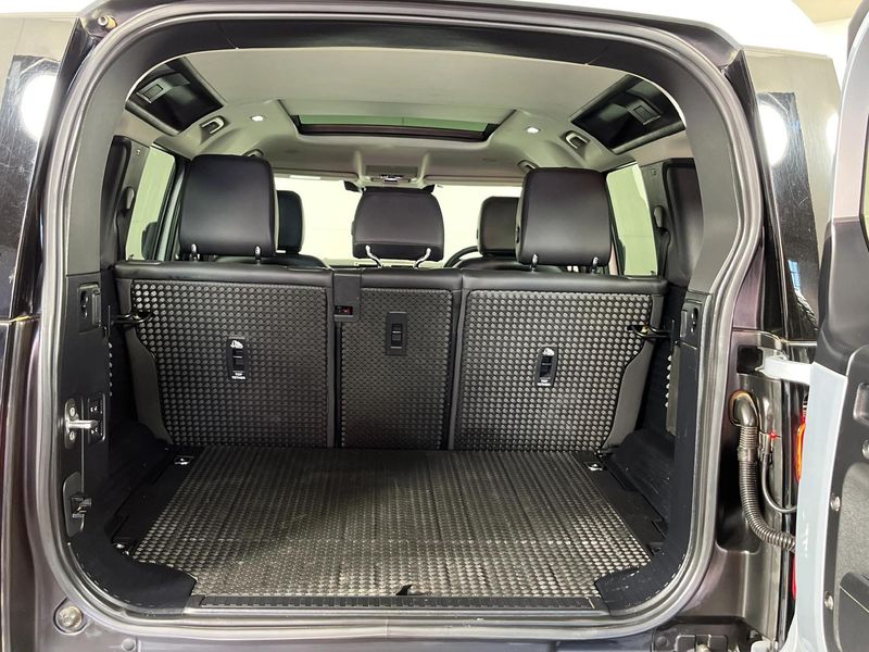 Used Land Rover Defender 110 D240 SE X-Dynamic (177kW) for sale in ...