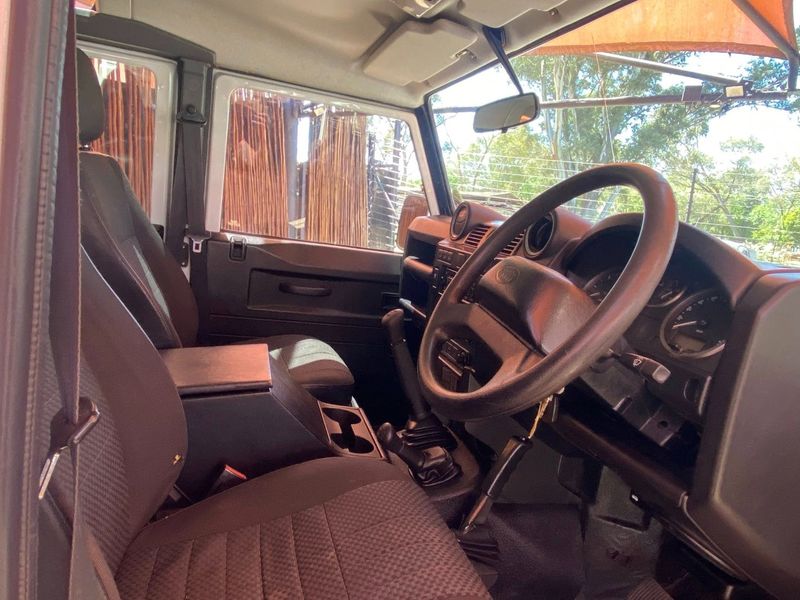 Used Land Rover Defender 110 Puma Station Wagon for sale in Gauteng ...