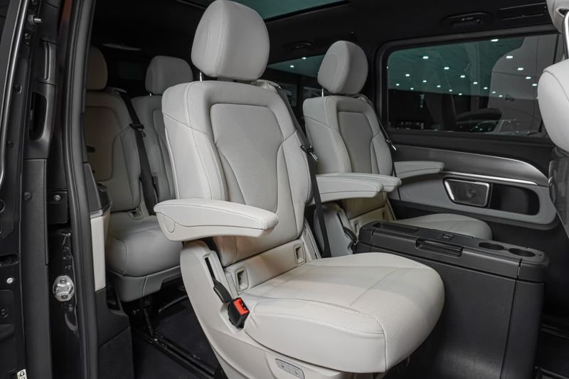 Used Mercedes-Benz V-Class V300d Exclusive for sale in Gauteng - Cars ...