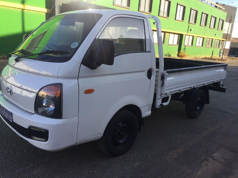 Used Hyundai H100 Bakkie 2.5 TCi Dropside for sale in Gauteng - Cars.co ...