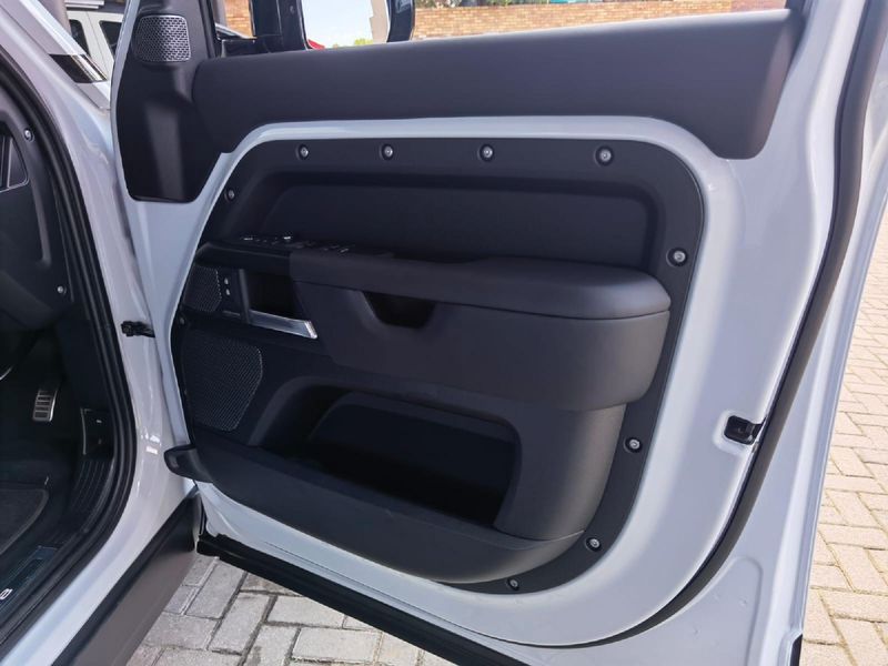 Used Land Rover Defender 110 P525 V8 (386kW) for sale in North West ...