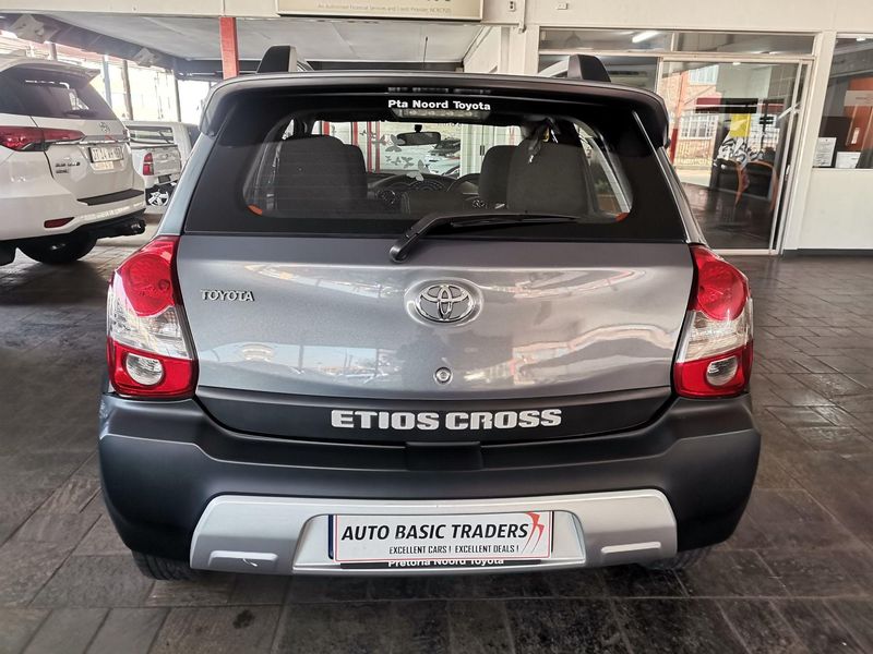 Used Toyota Etios Cross 1.5 XS 5-dr for sale in Gauteng - Cars.co.za ...