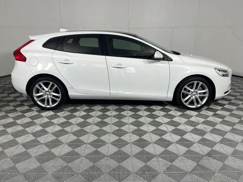 Used Volvo V40 CC D3 Momentum Auto for sale in Western Cape - Cars.co ...