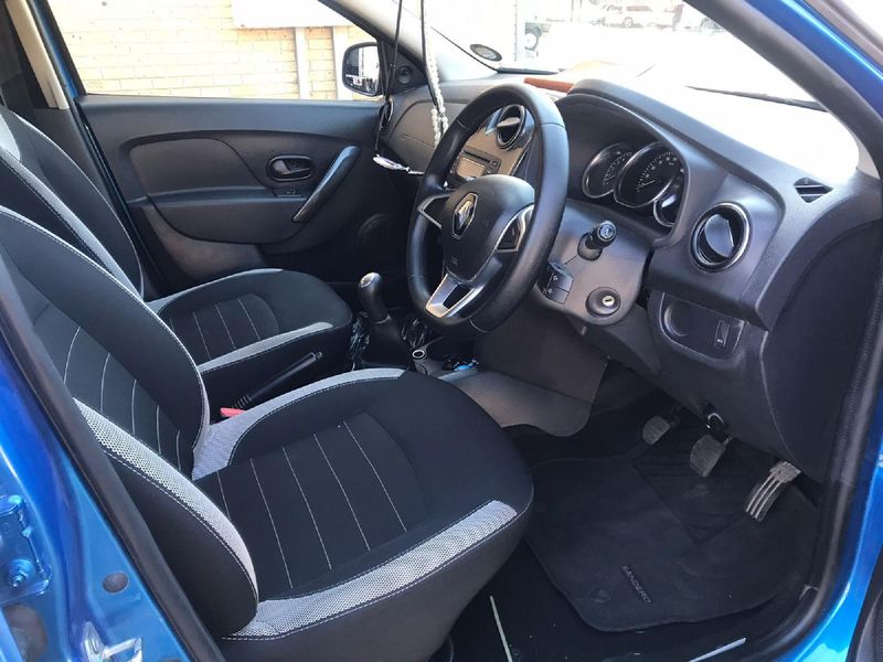 Used Renault Sandero 900T Stepway Expression for sale in Gauteng - Cars ...