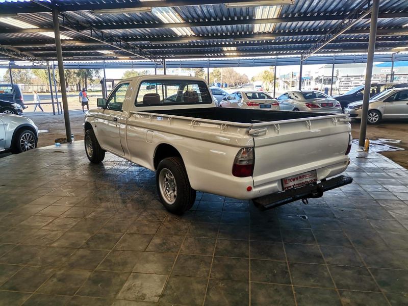 Used Mitsubishi Colt 2000 LWB Single-Cab for sale in Gauteng - Cars.co ...