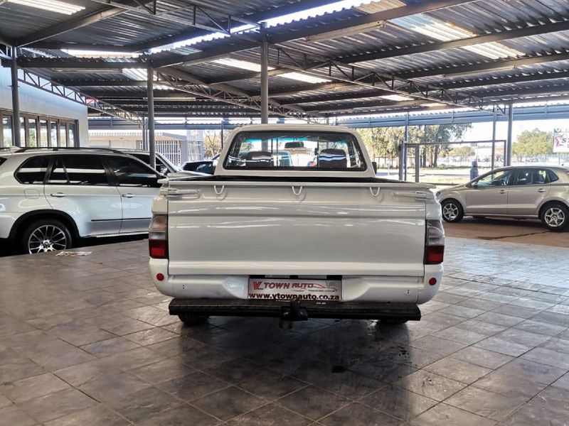 Used Mitsubishi Colt 2000 LWB Single-Cab for sale in Gauteng - Cars.co ...