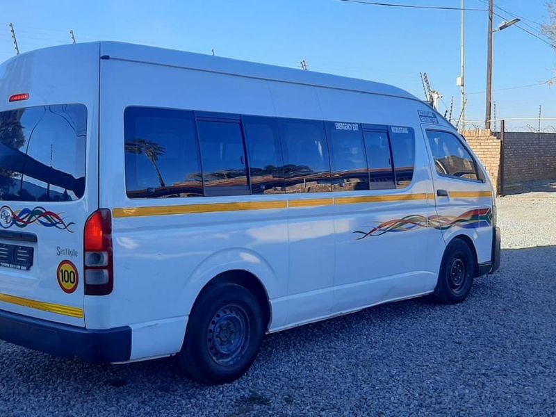 Used Toyota Quantum 2.7 Sesfikile 16-seat for sale in Gauteng - Cars.co ...