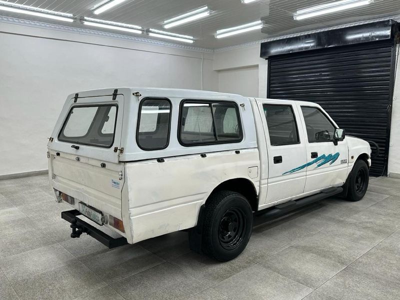 Used Isuzu KB 280 DT LE Double-Cab for sale in Eastern Cape - Cars.co ...