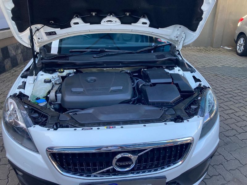 Used Volvo V40 CC T4 Momentum Auto for sale in Kwazulu Natal - Cars.co ...