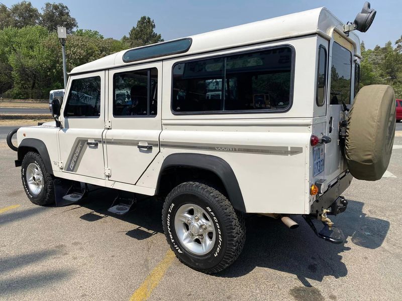 Used Land Rover Defender 110 2.5 Tdi CSW for sale in Gauteng - Cars.co ...