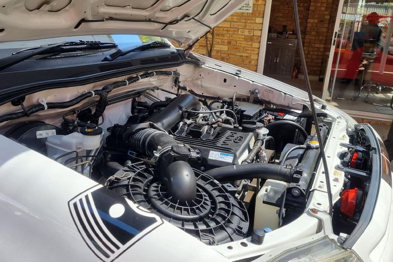 Used Toyota Hilux 2.7 VVTi Raider Double-Cab for sale in Gauteng - Cars ...