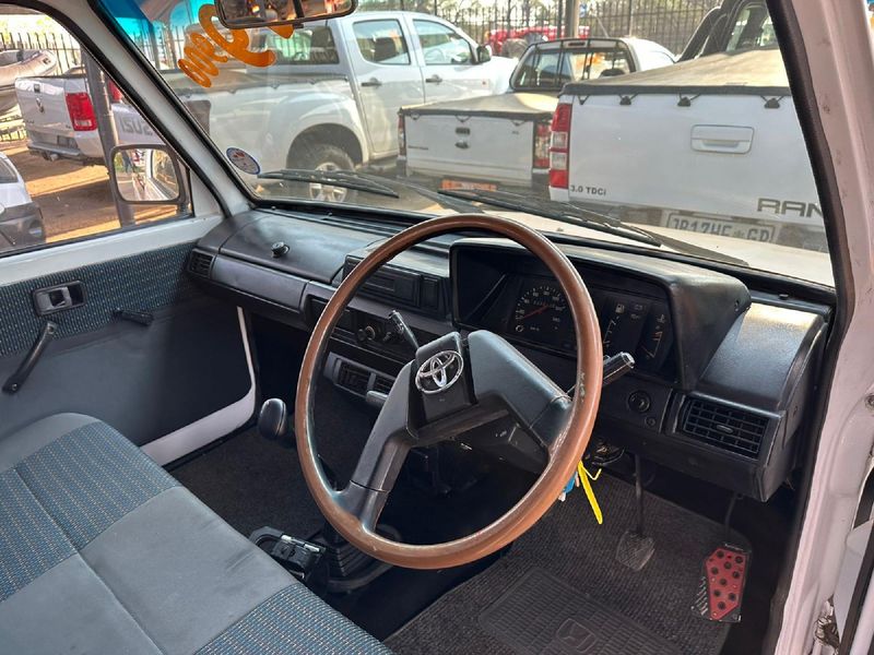 Used Toyota Stallion 2400 D Single-Cab for sale in Mpumalanga - Cars.co ...