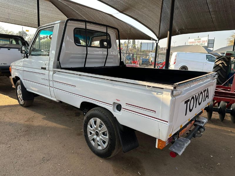 Used Toyota Stallion 2400 D Single-Cab for sale in Mpumalanga - Cars.co ...
