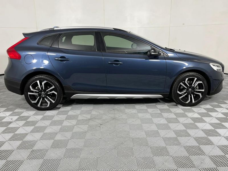 Used Volvo V40 CC D3 Momentum Auto for sale in Gauteng - Cars.co.za (ID ...