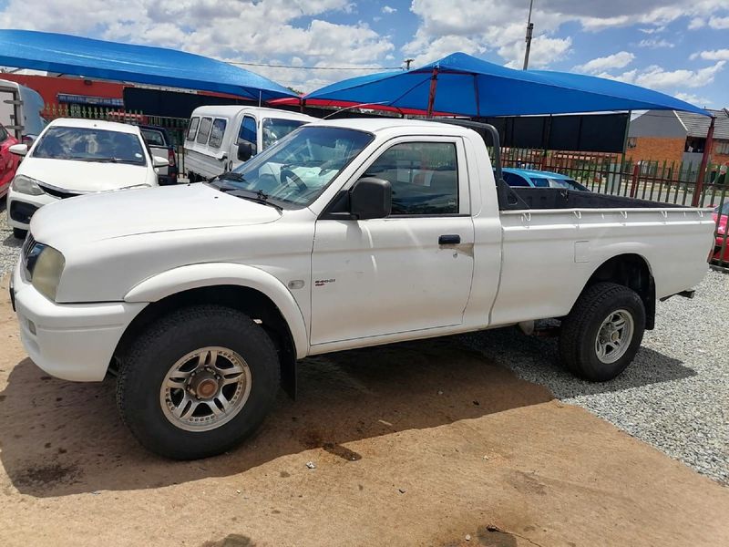 Used Mitsubishi Colt 2400i LWB 4x4 Trailbuster Single-Cab for sale in ...