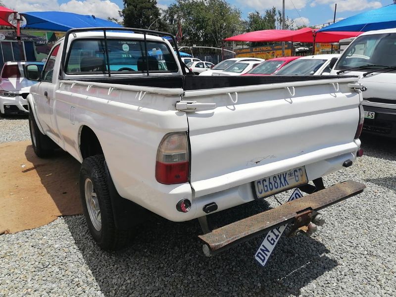 Used Mitsubishi Colt 2400i LWB 4x4 Trailbuster Single-Cab for sale in ...