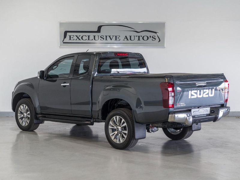 Used Isuzu KB 300 D-Teq LX Extended Cab for sale in Gauteng - Cars.co ...