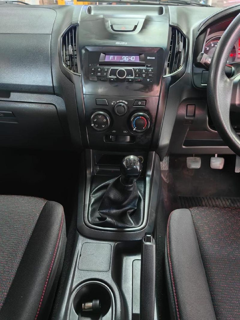 Used Isuzu D-Max 250 HO Hi-Rider Double-Cab for sale in Gauteng - Cars ...