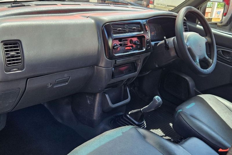 Used Mitsubishi Colt 2000 LWB Single-Cab for sale in Gauteng - Cars.co ...