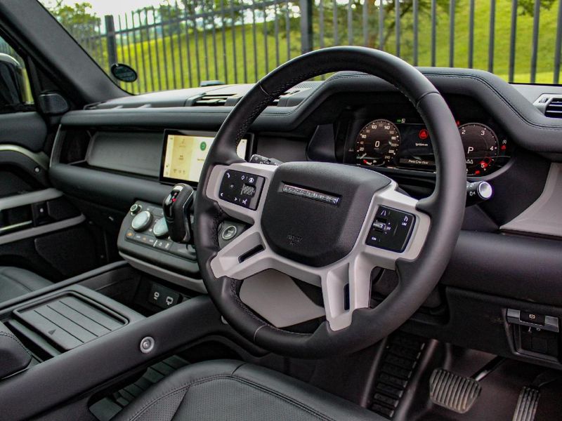 Used Land Rover Defender 110 D300 SE (221kw) for sale in Kwazulu Natal ...