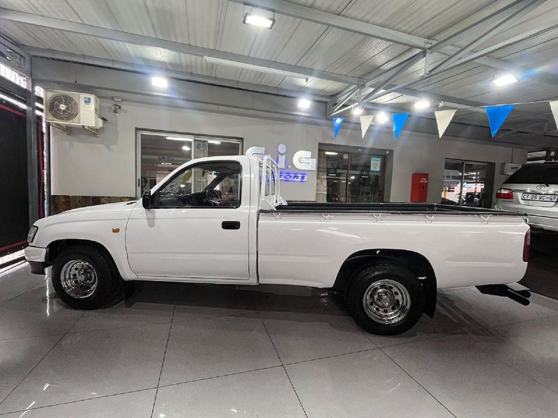 Used Toyota Hilux 2000 Single-Cab for sale in Gauteng - Cars.co.za (ID ...