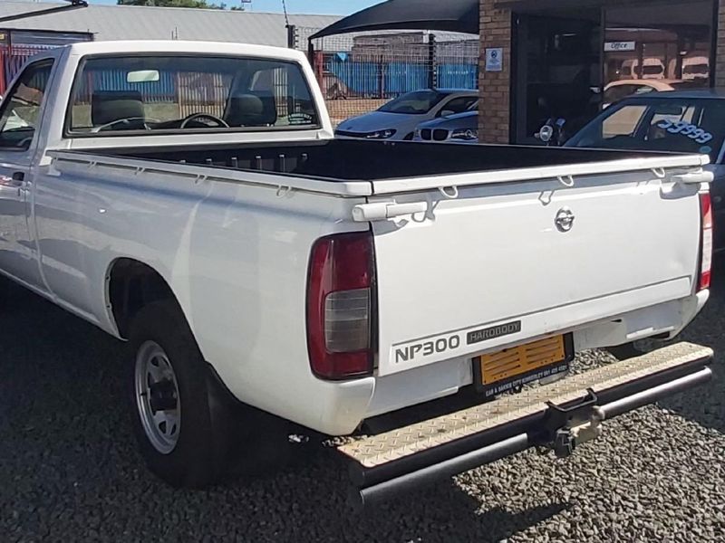 Used Nissan NP300 2.0i LWB Single-Cab for sale in Northern Cape - Cars ...