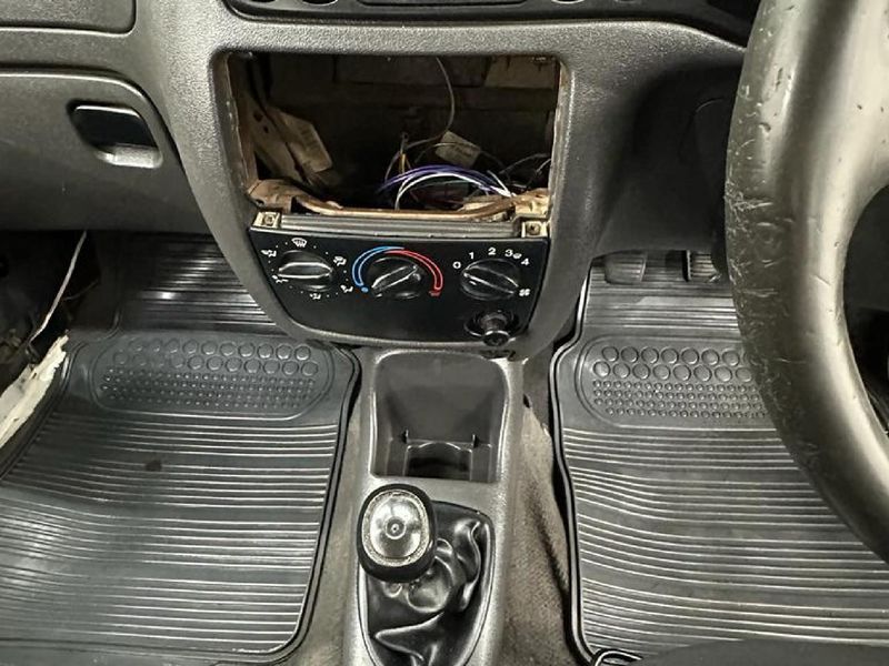Used Ford Ikon 1.3i L for sale in Eastern Cape - Cars.co.za (ID::9276726)