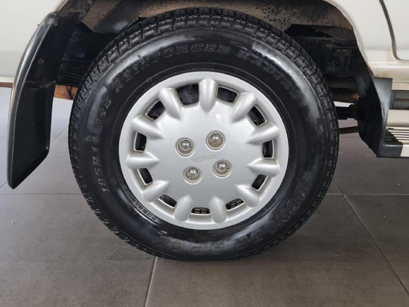 Used Toyota Venture 2200 6+4 for sale in Gauteng - Cars.co.za (ID::9277256)