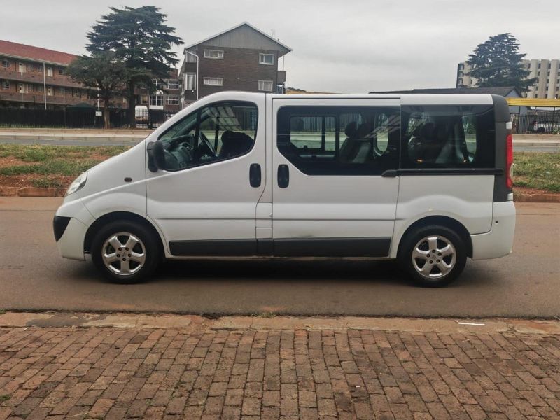 Used Opel Vivaro 1.9 CDTi Bus for sale in Gauteng - Cars.co.za (ID ...