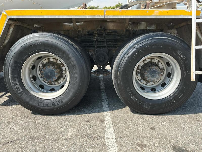 Used UD Trucks Quester CGE370 (E47) 8X4 Auto MIX C/C for sale in ...